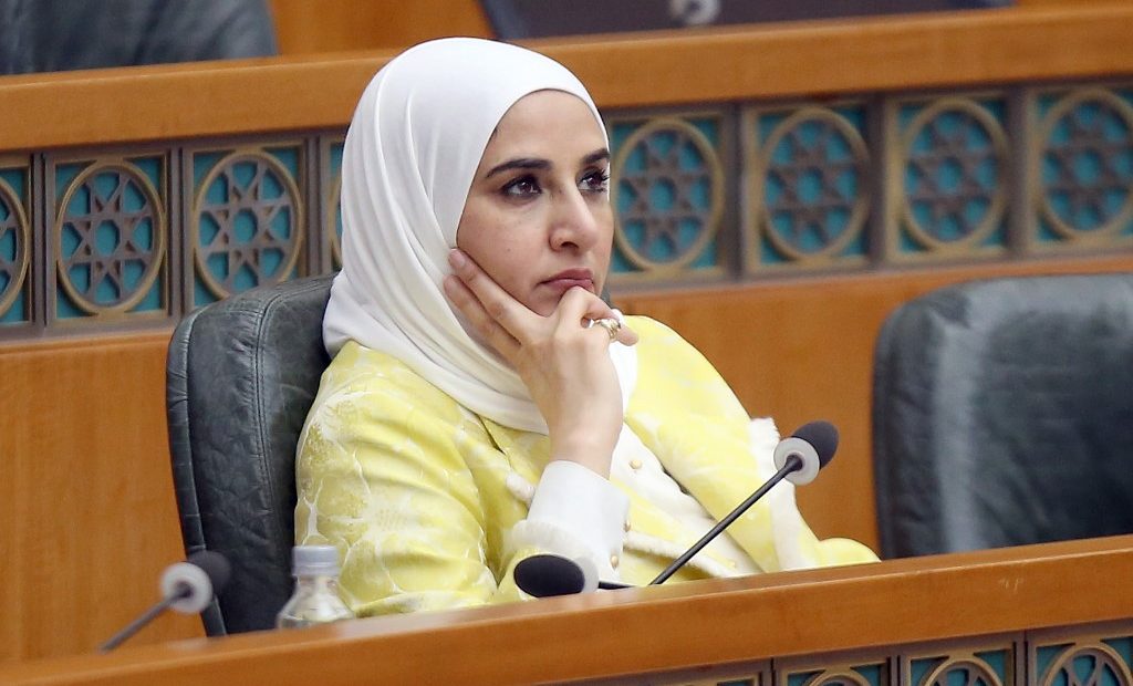 Kuwait swears in Gulf’s first-ever female Finance minister - Agência de ...