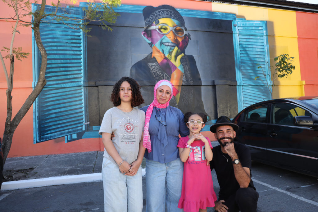 Eduardo Kobra pinta mural em frente ao Museu da Imigração - Agência de ...