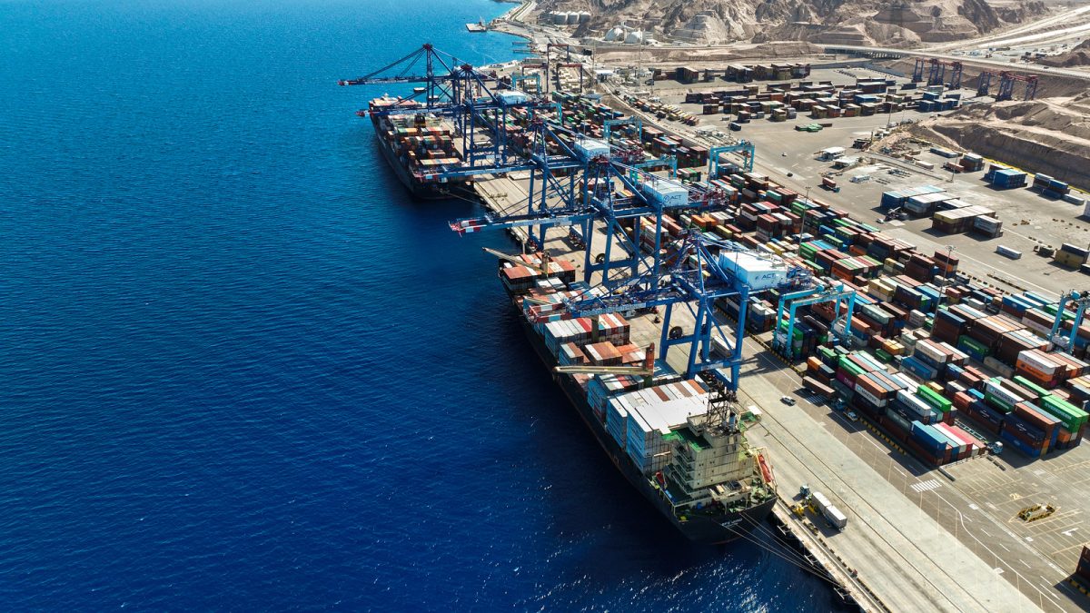 Fluxo de navios cresce em terminal da Jordânia